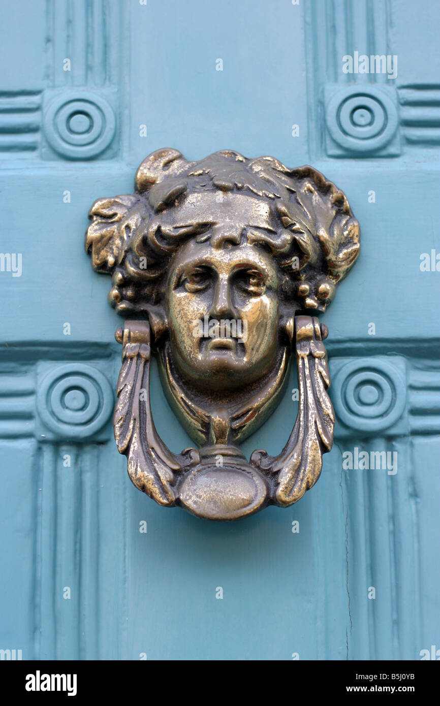 Traditional brass head door knocker Stock Photo - Alamy