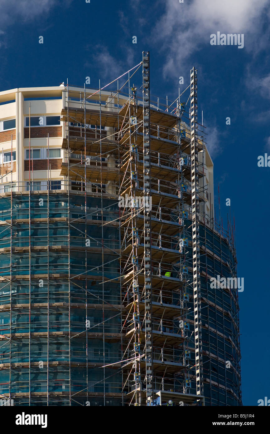 Scaffolding tower block hi-res stock photography and images - Alamy