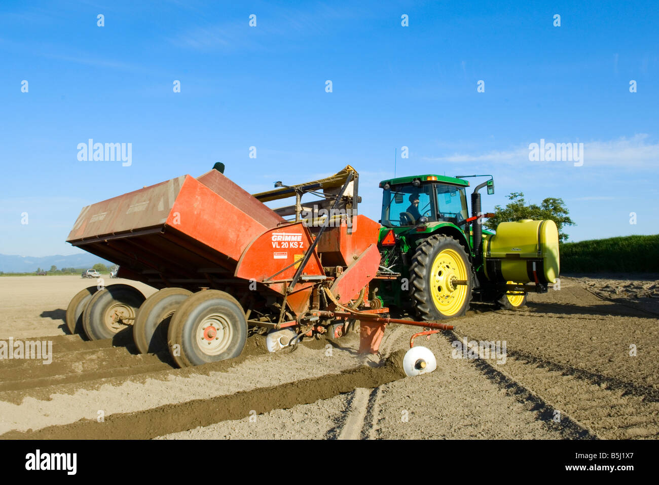 Tractor and potato planting machine hi-res stock photography and images ...