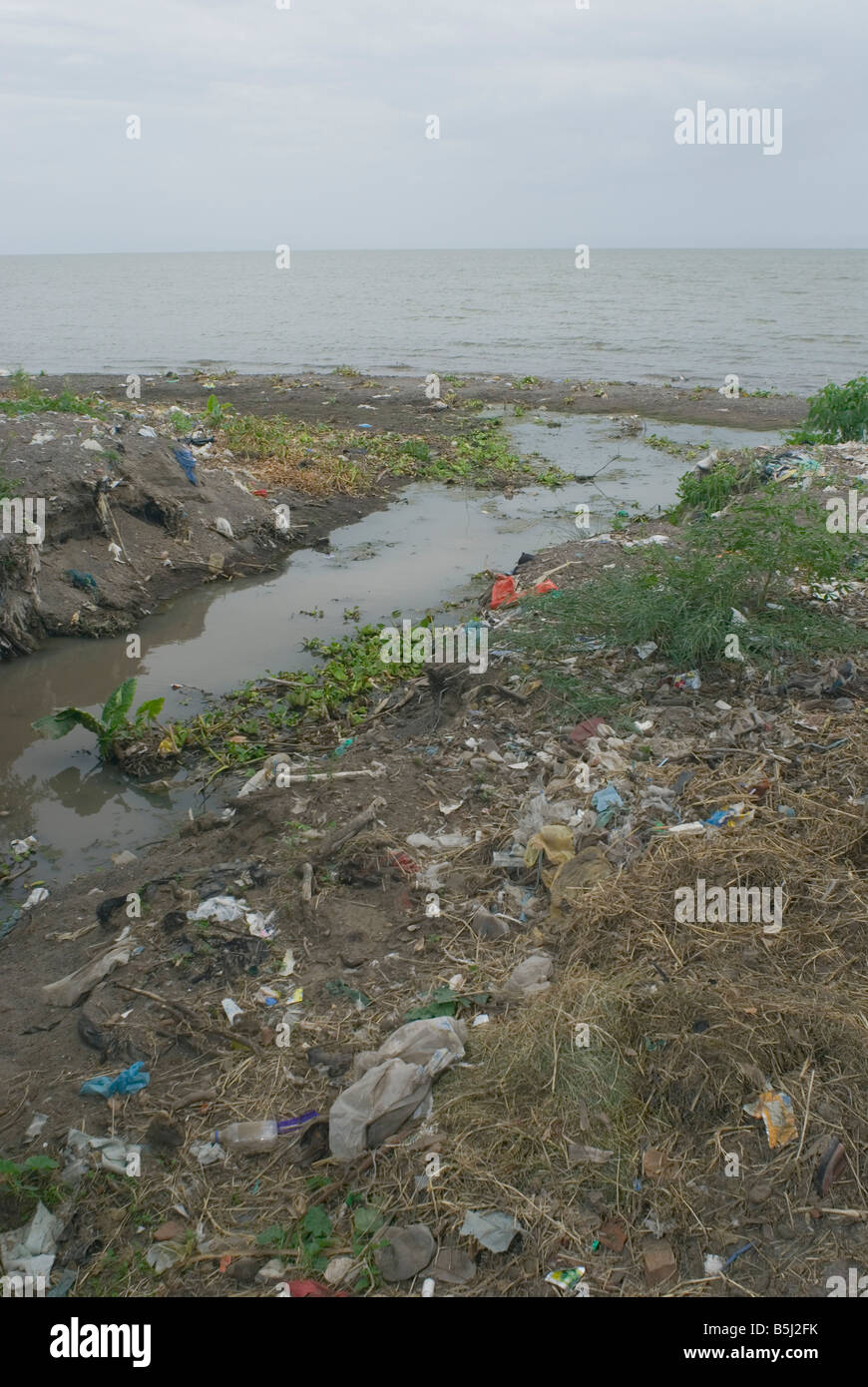 Polluted stream flows into Lake NIcaragua Stock Photo - Alamy