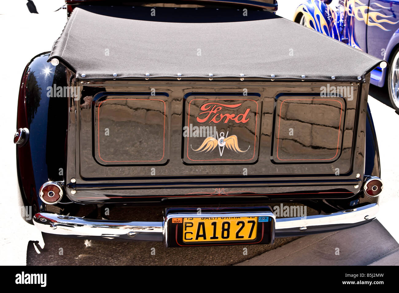 Black painted wheels hi-res stock photography and images - Alamy