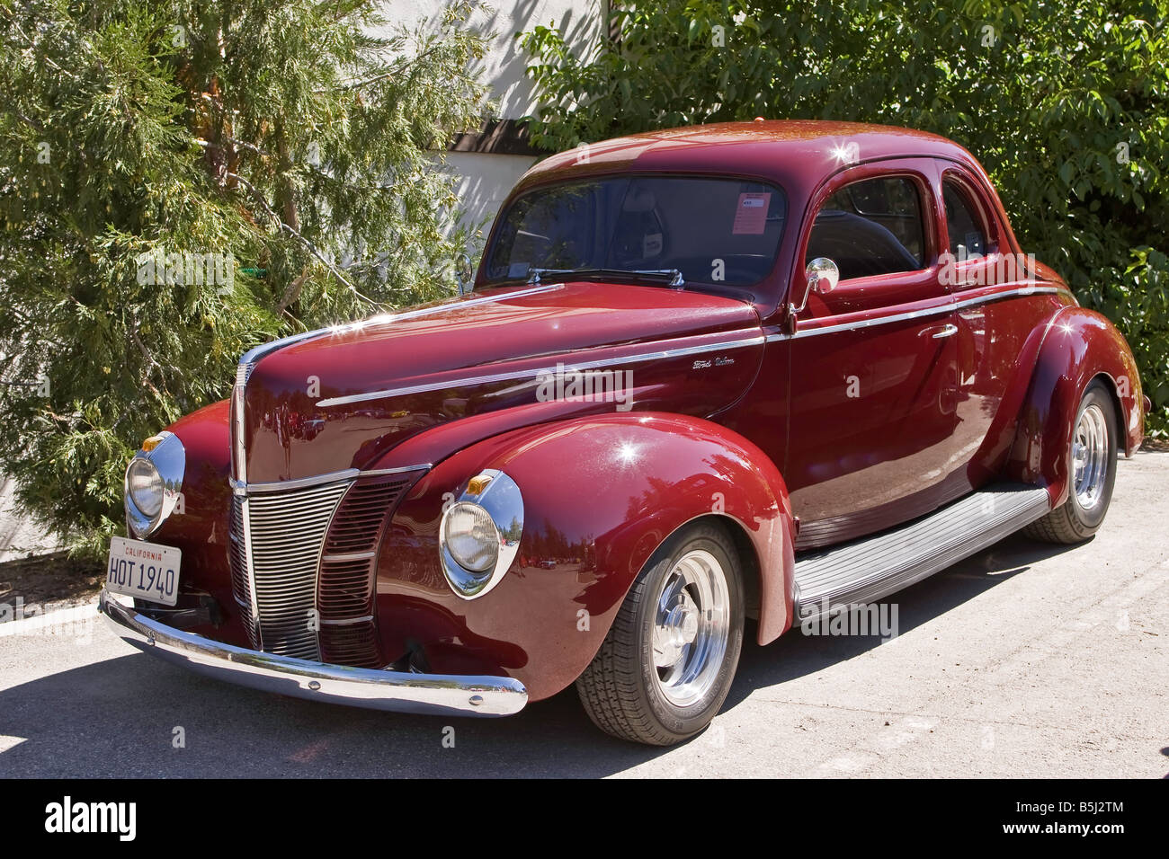 Burgundy 1940 Ford V8 Deluxe two door coupe Stock Photo - Alamy