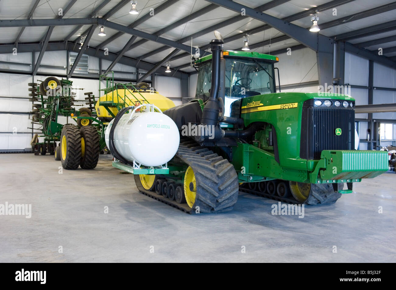 John deere tractor repair hi-res stock photography and images - Alamy