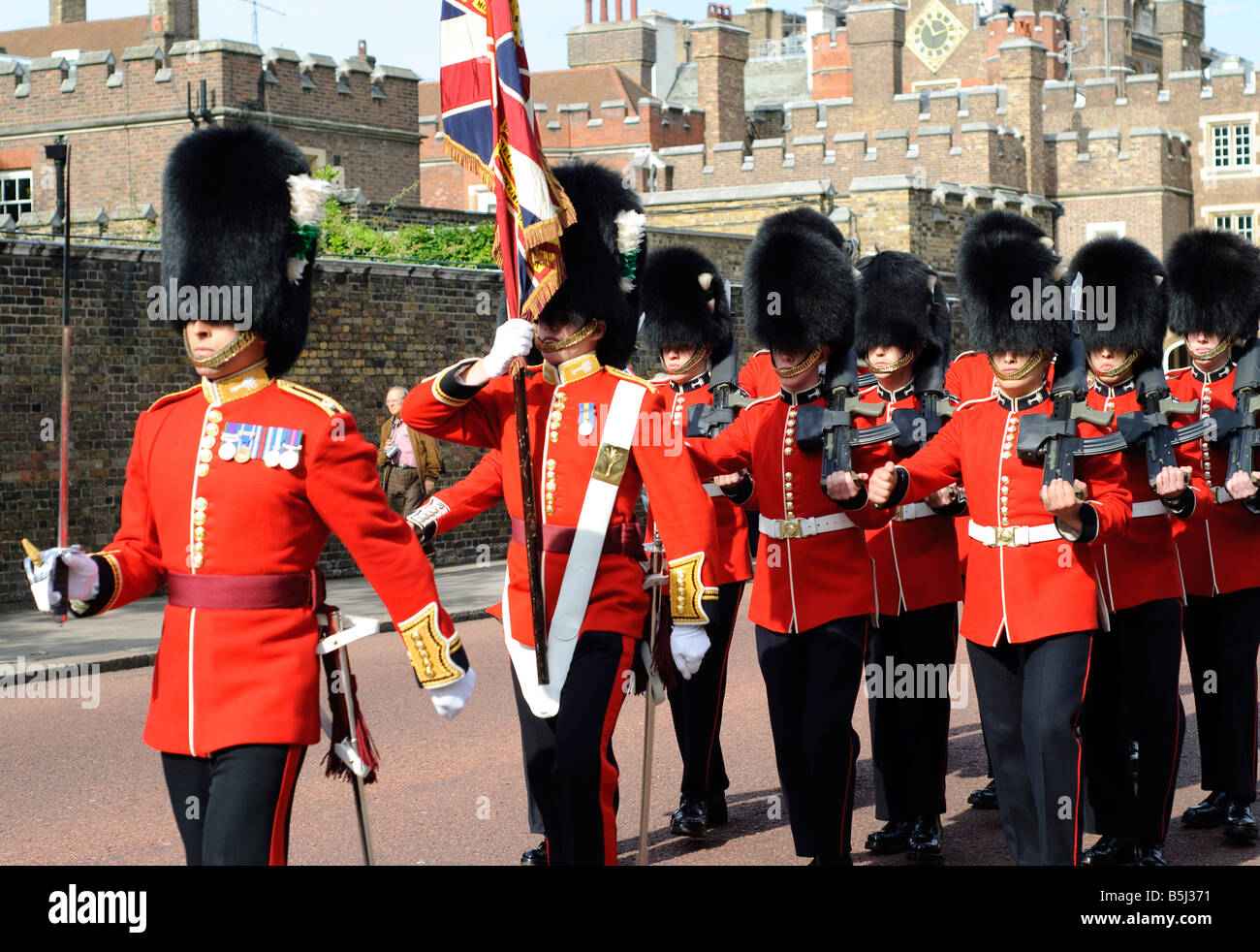 Grenadier Guards Parade Buckingham Palace London // LONDON, United ...