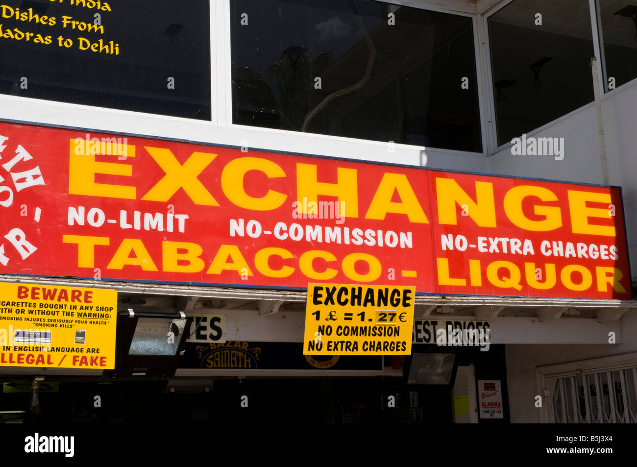 Money exchange change money shop signs hi-res stock photography and ...