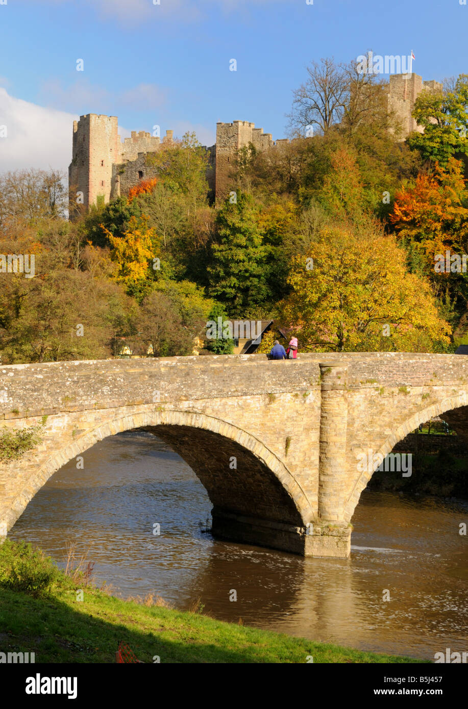 Ludlow castle ruin uk bridge river hi-res stock photography and images ...