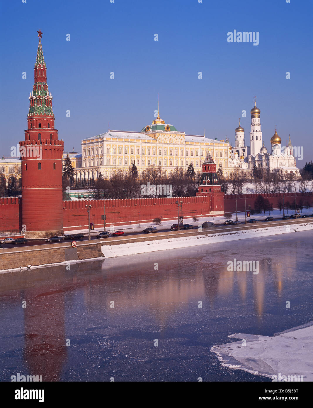 Winter kremlin palace hi-res stock photography and images - Alamy