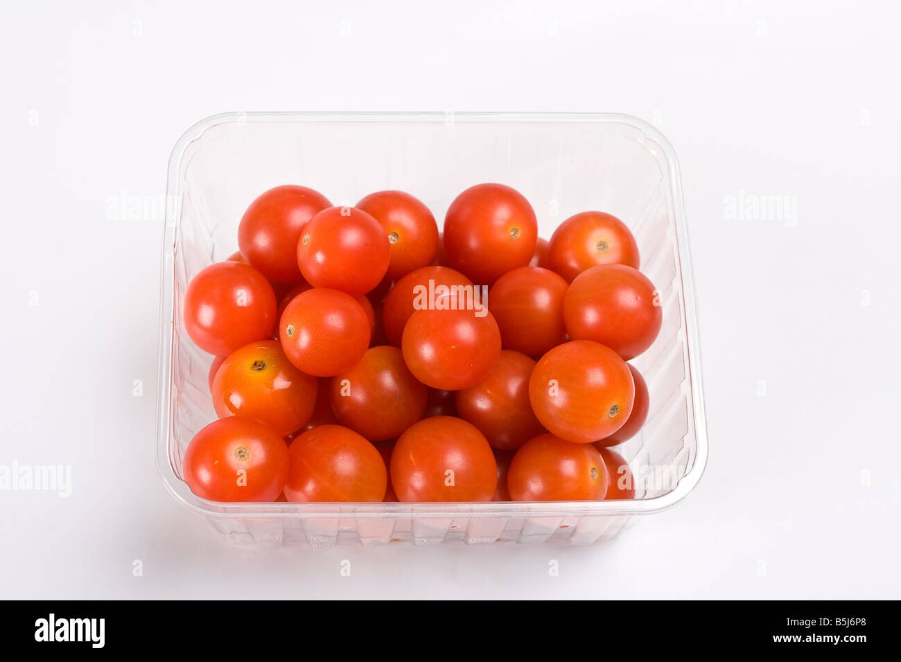 A punnet of cherry tomatoes Stock Photo - Alamy