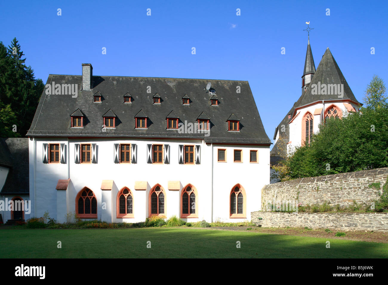 Kreuzherrenkloster Ehrenstein mit Pfarrkirche in Neustadt (Wied ...