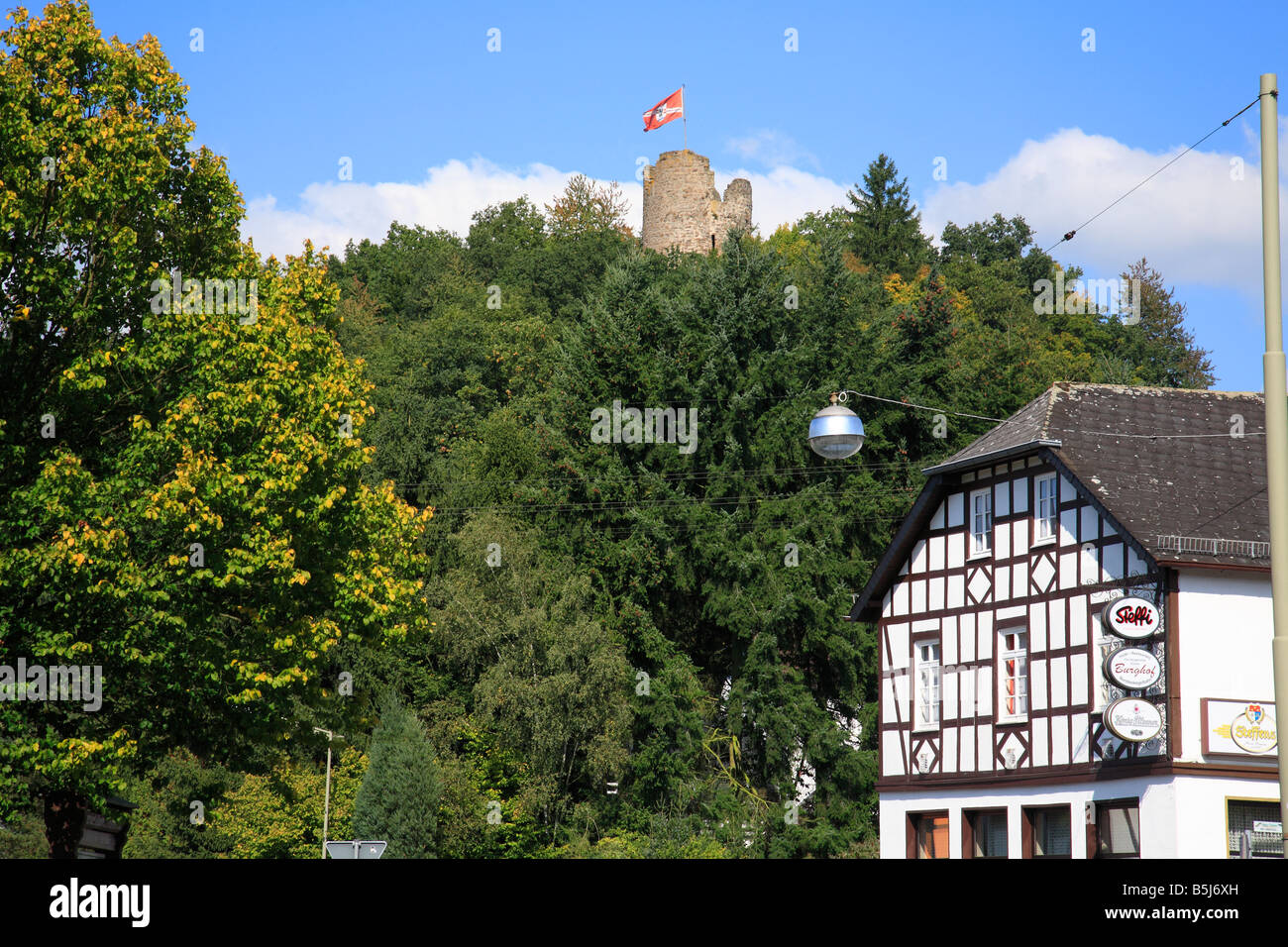 Burgruine der Burg Lahr in Burglahr, Wied, Naturpark Rhein-Westerwald ...