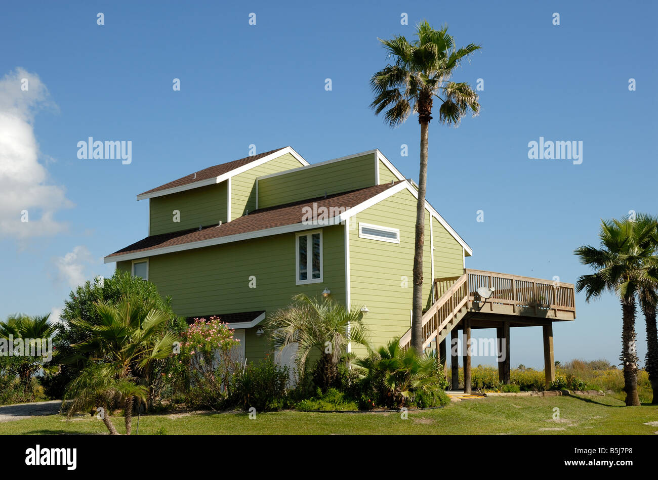 Beautiful pink house in the southern United States Stock Photo - Alamy