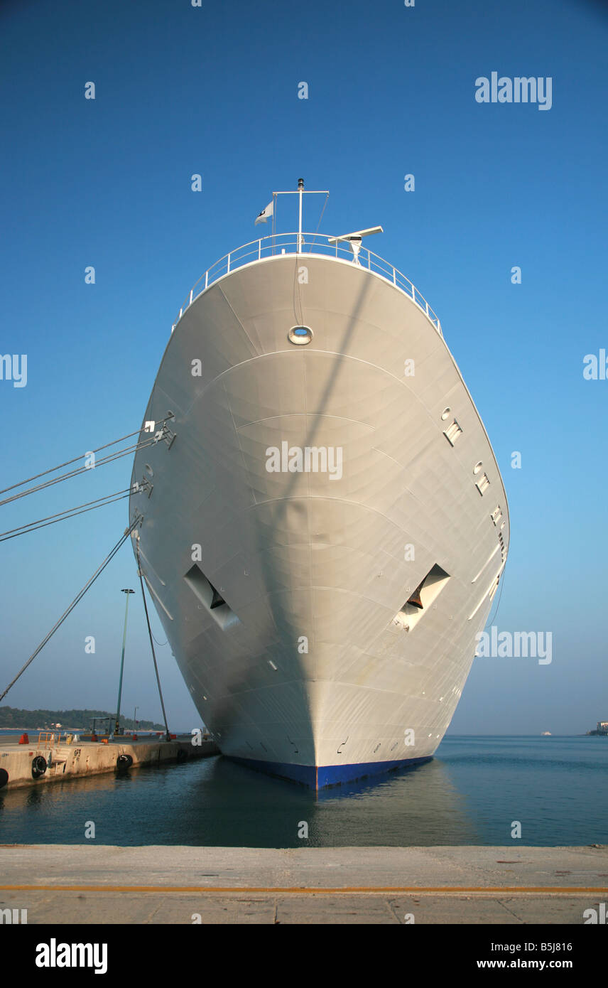 Large cruise ship moored at docks Stock Photo - Alamy