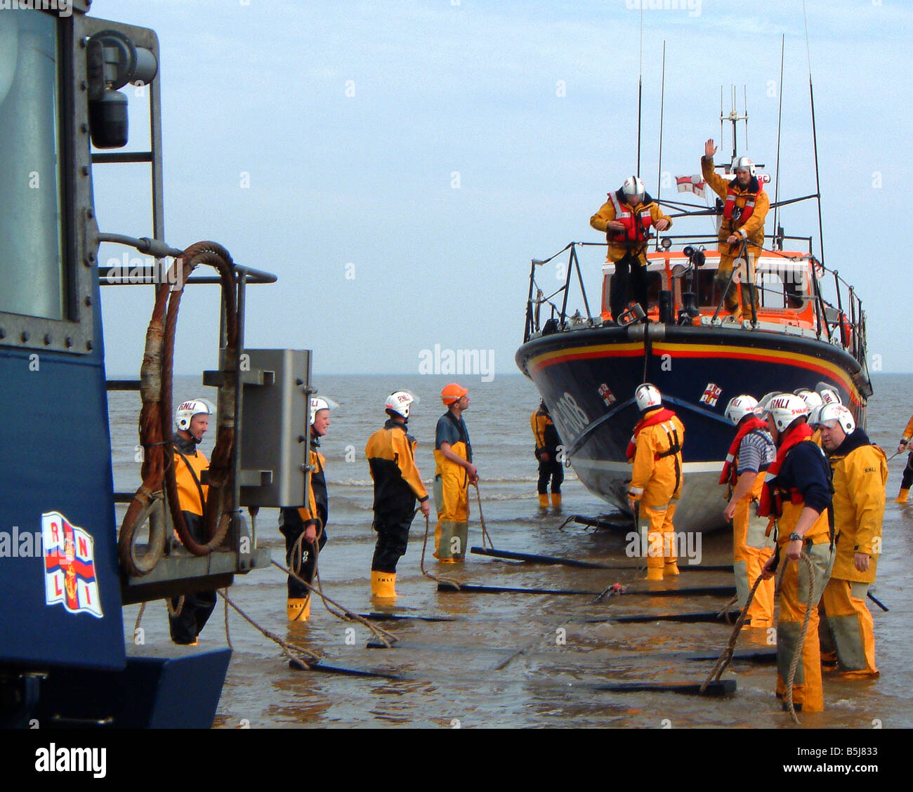 RECOVERING THE LIFEBOAT AT SKEGNESS IN LINCOLNSHIRE. ENGLAND UK Stock ...