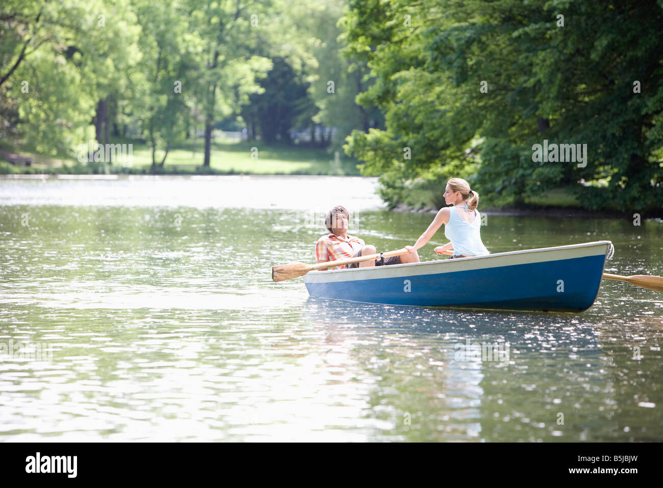 Couple row boat river hi-res stock photography and images - Alamy
