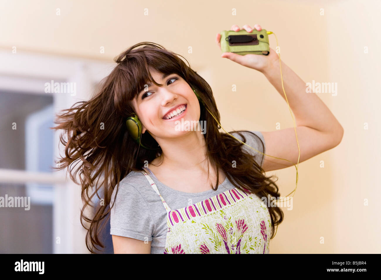teenage girl wearing headset listening to music Stock Photo - Alamy