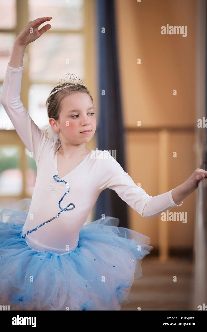 Dancers practicing ballet school hi-res stock photography and images - Alamy