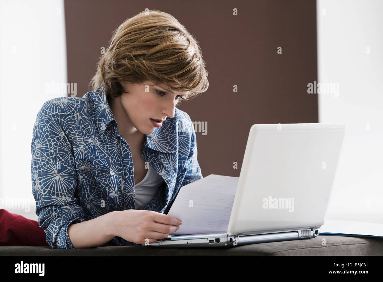 Business woman laptop reading hi-res stock photography and images - Alamy