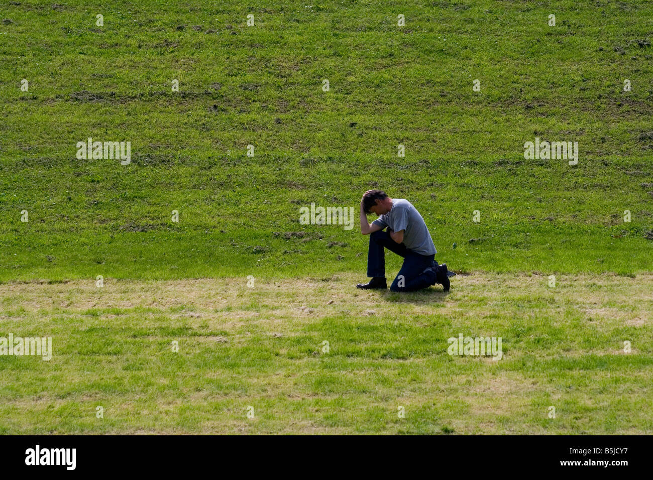 Man kneeling profile hi-res stock photography and images - Alamy