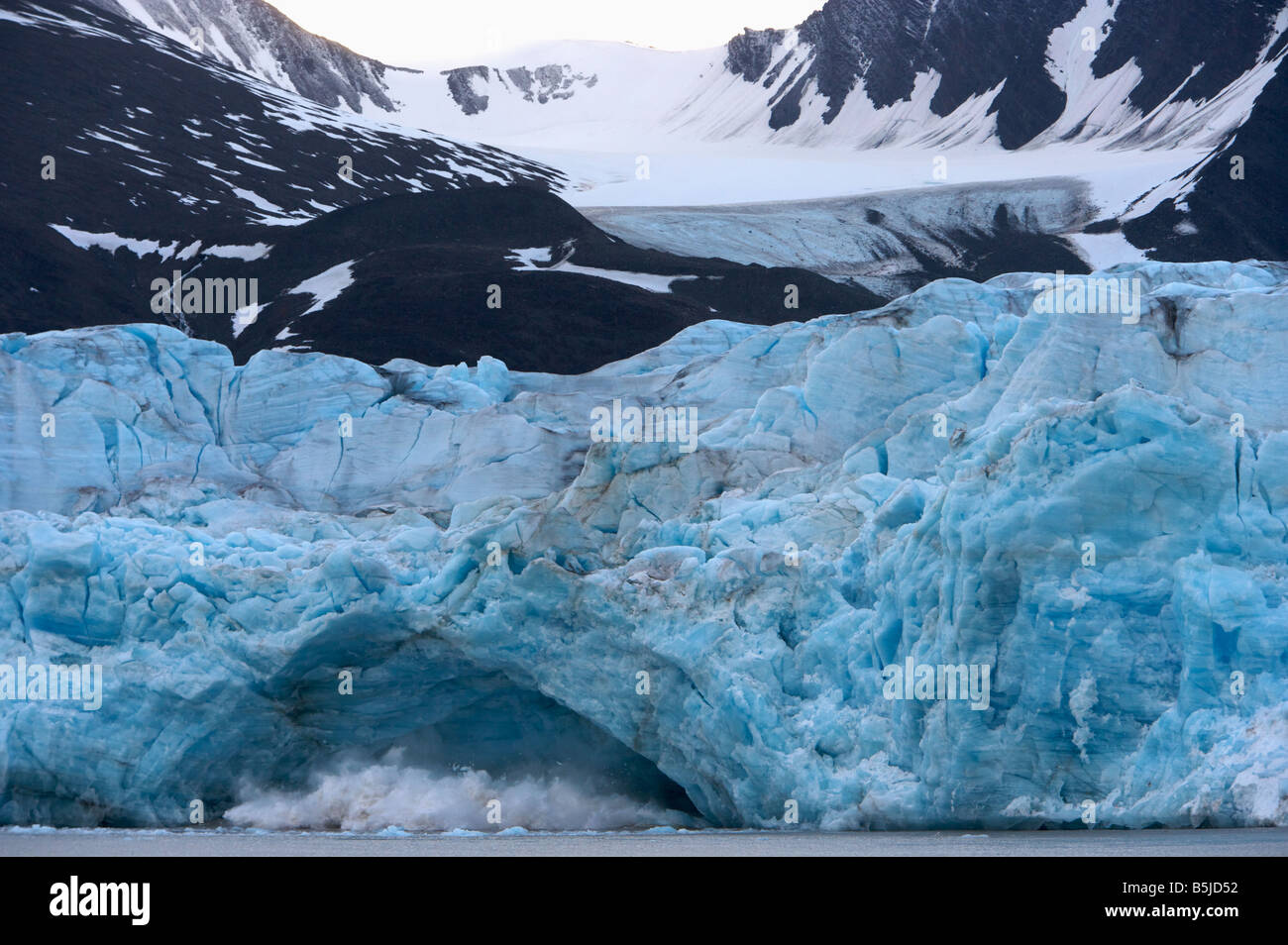 Ice breaking climate change hi-res stock photography and images - Alamy