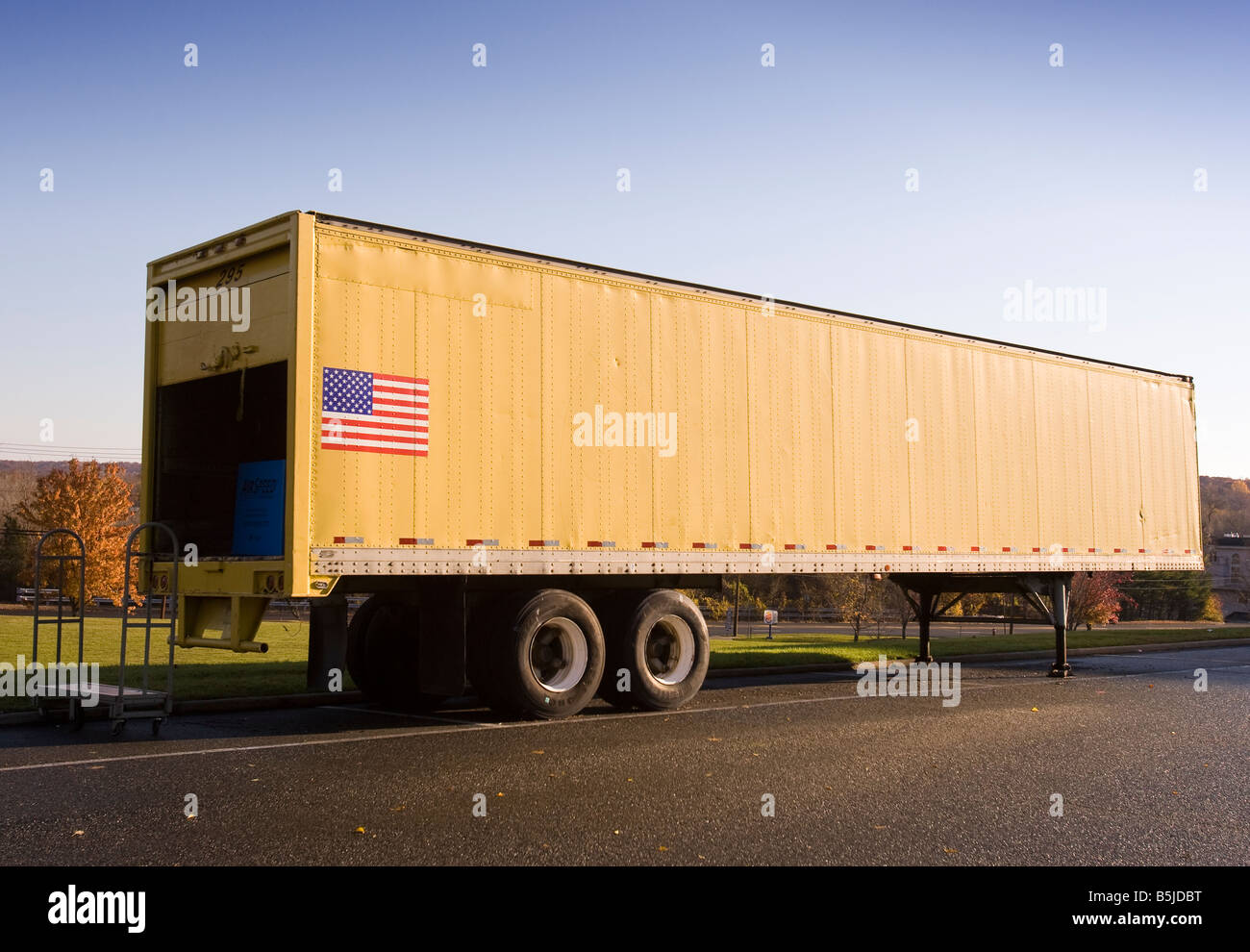 Empty trailer hi-res stock photography and images - Alamy
