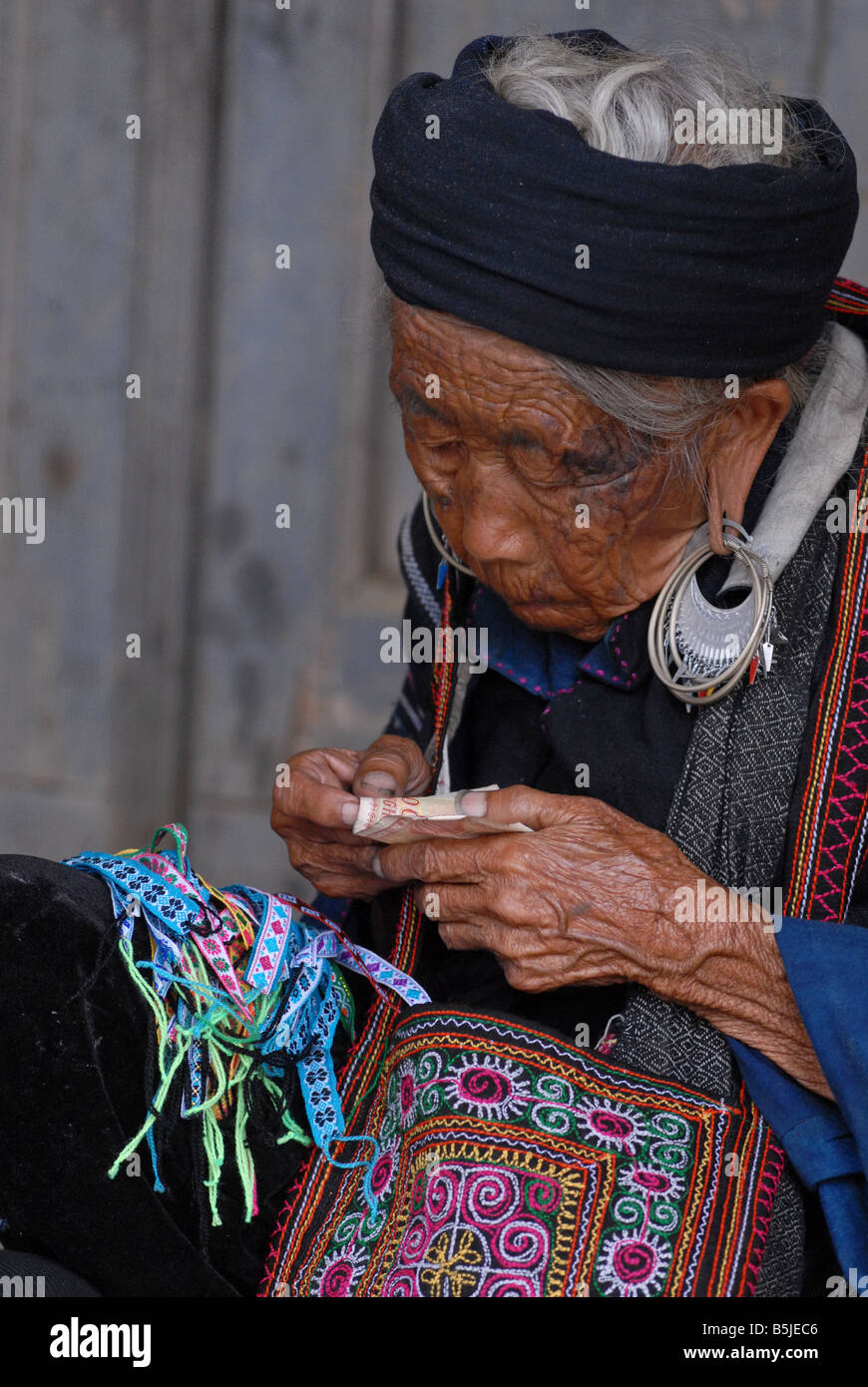 Senior hmong woman from hill tribes of sapa hi-res stock photography ...