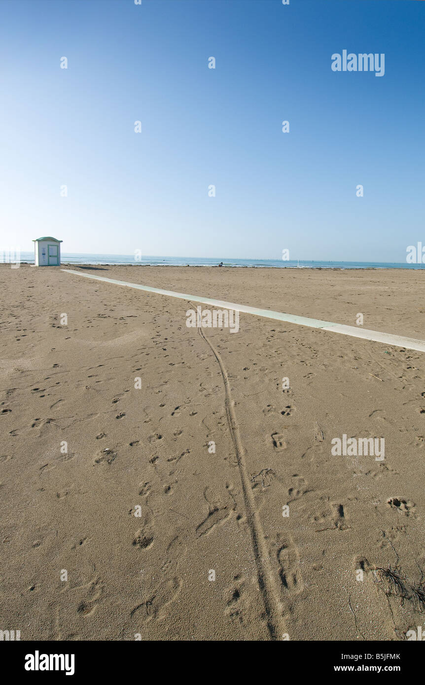 The empty beach Stock Photo - Alamy