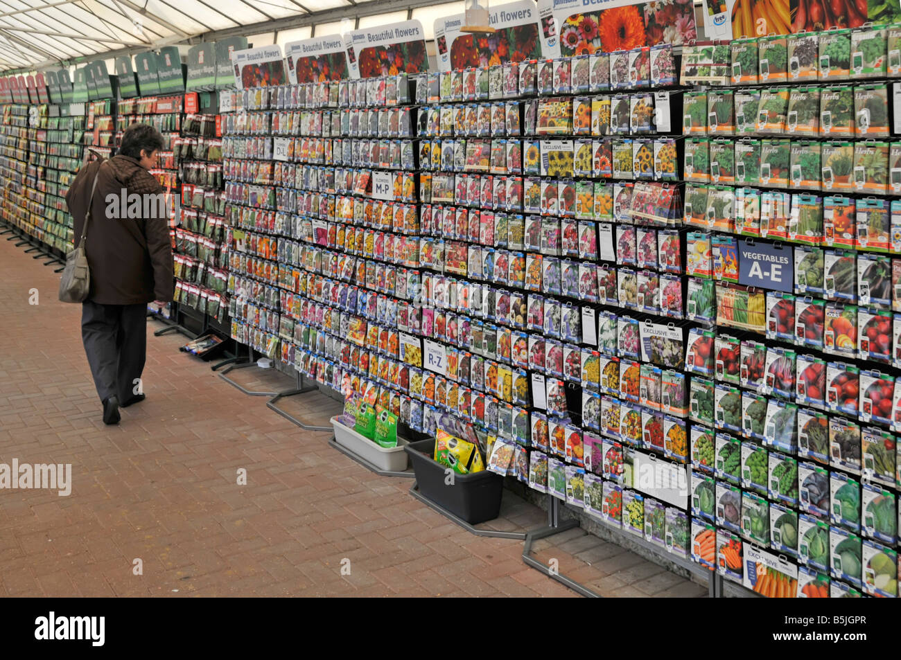 Seed packets sale shop hi-res stock photography and images - Alamy