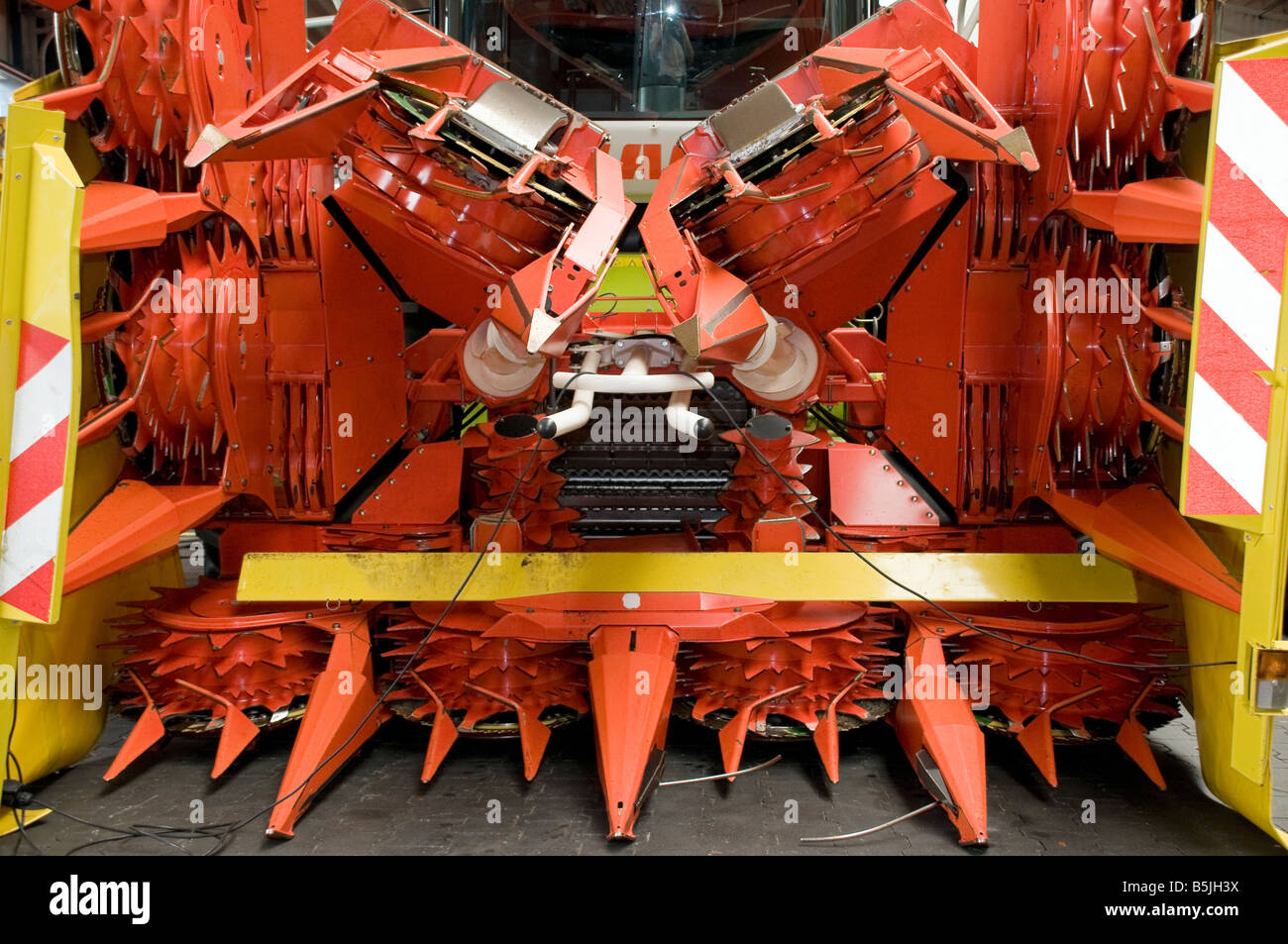 Red combine harvester hi-res stock photography and images - Alamy