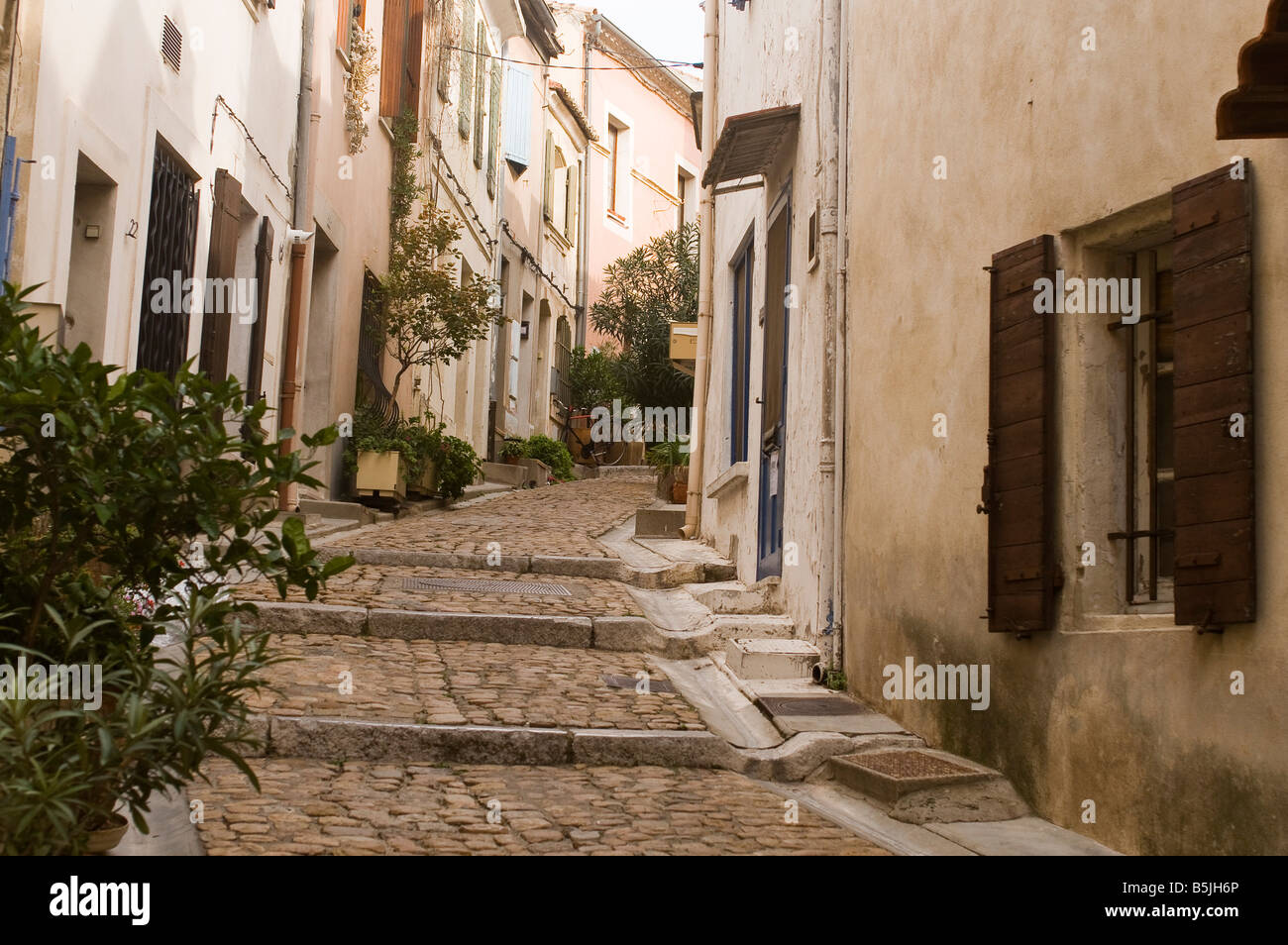 Cobbled side street hi-res stock photography and images - Alamy