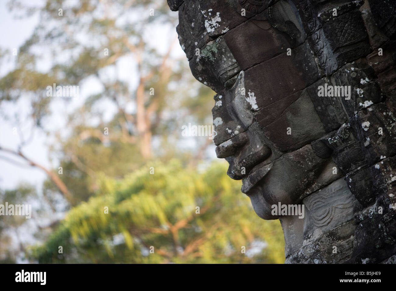 Giant faces hi-res stock photography and images - Alamy