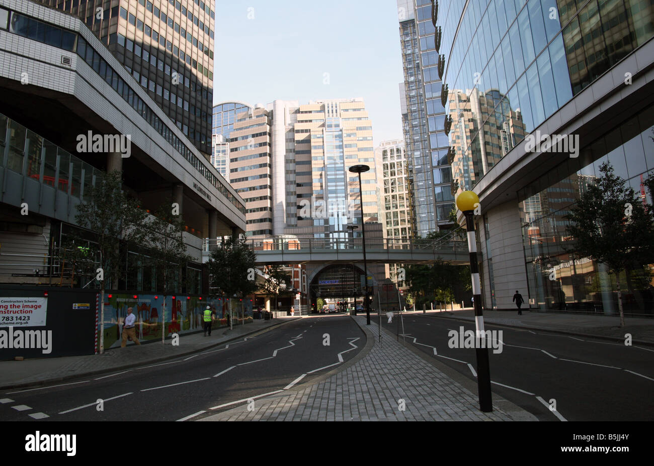 Empty city of london street hi-res stock photography and images - Alamy