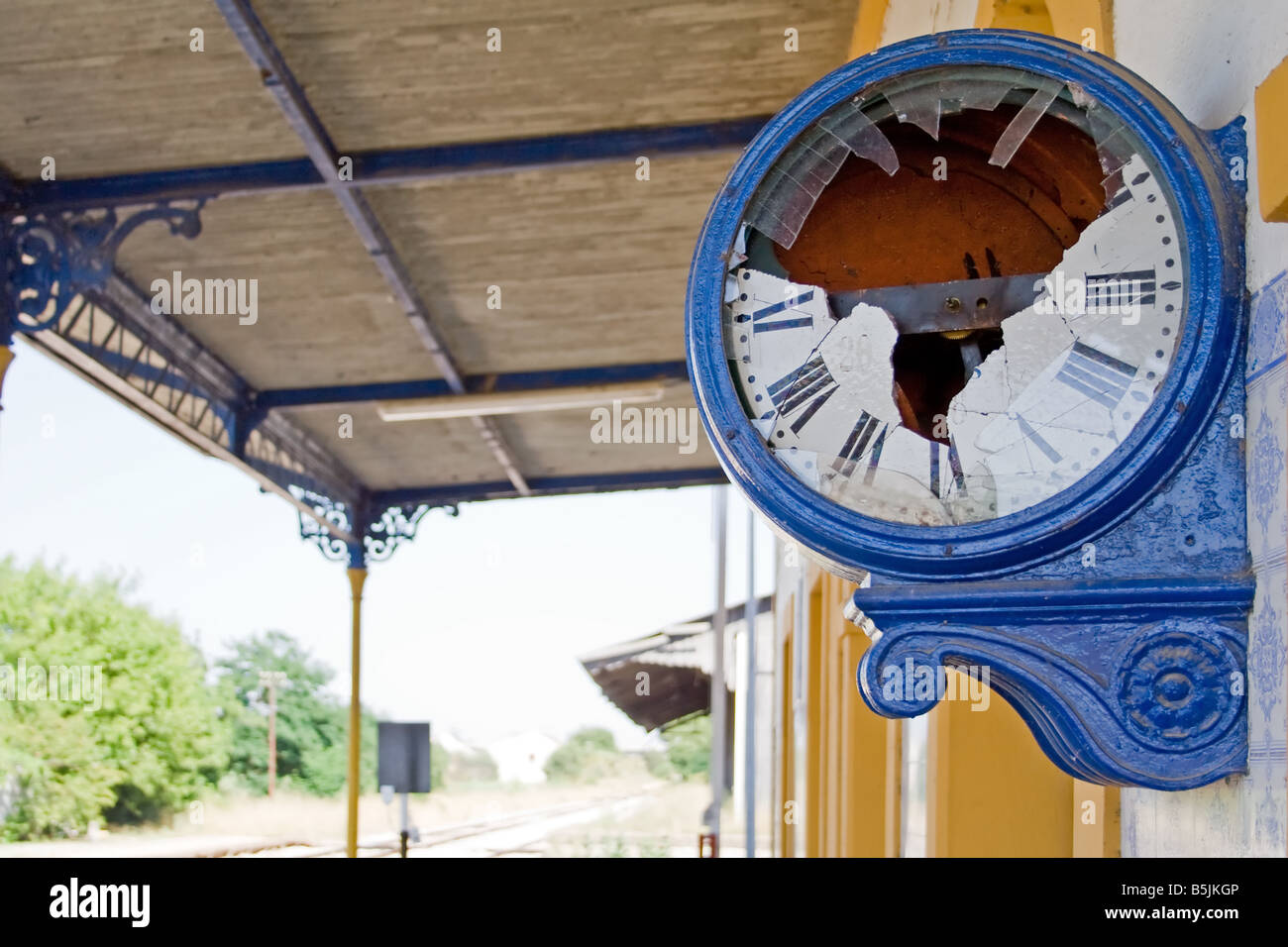 Deactivated train hi-res stock photography and images - Alamy