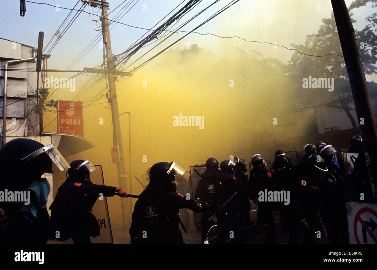 Street riot hi-res stock photography and images - Alamy