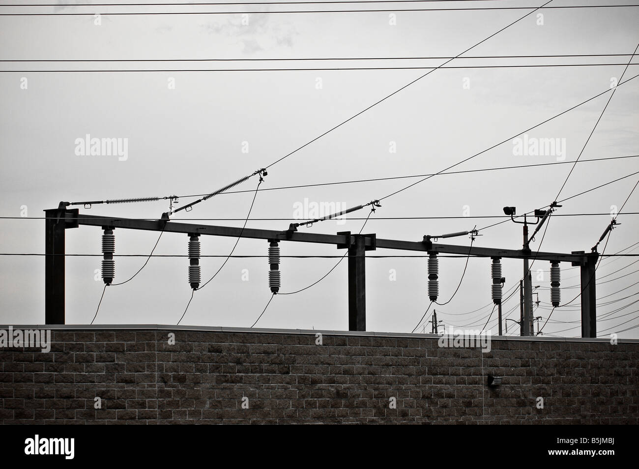 Electricity lines leading to a building Stock Photo - Alamy