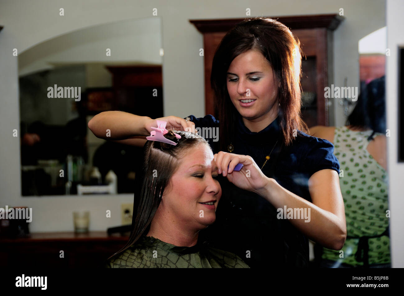 Beauty salon works hi-res stock photography and images - Alamy