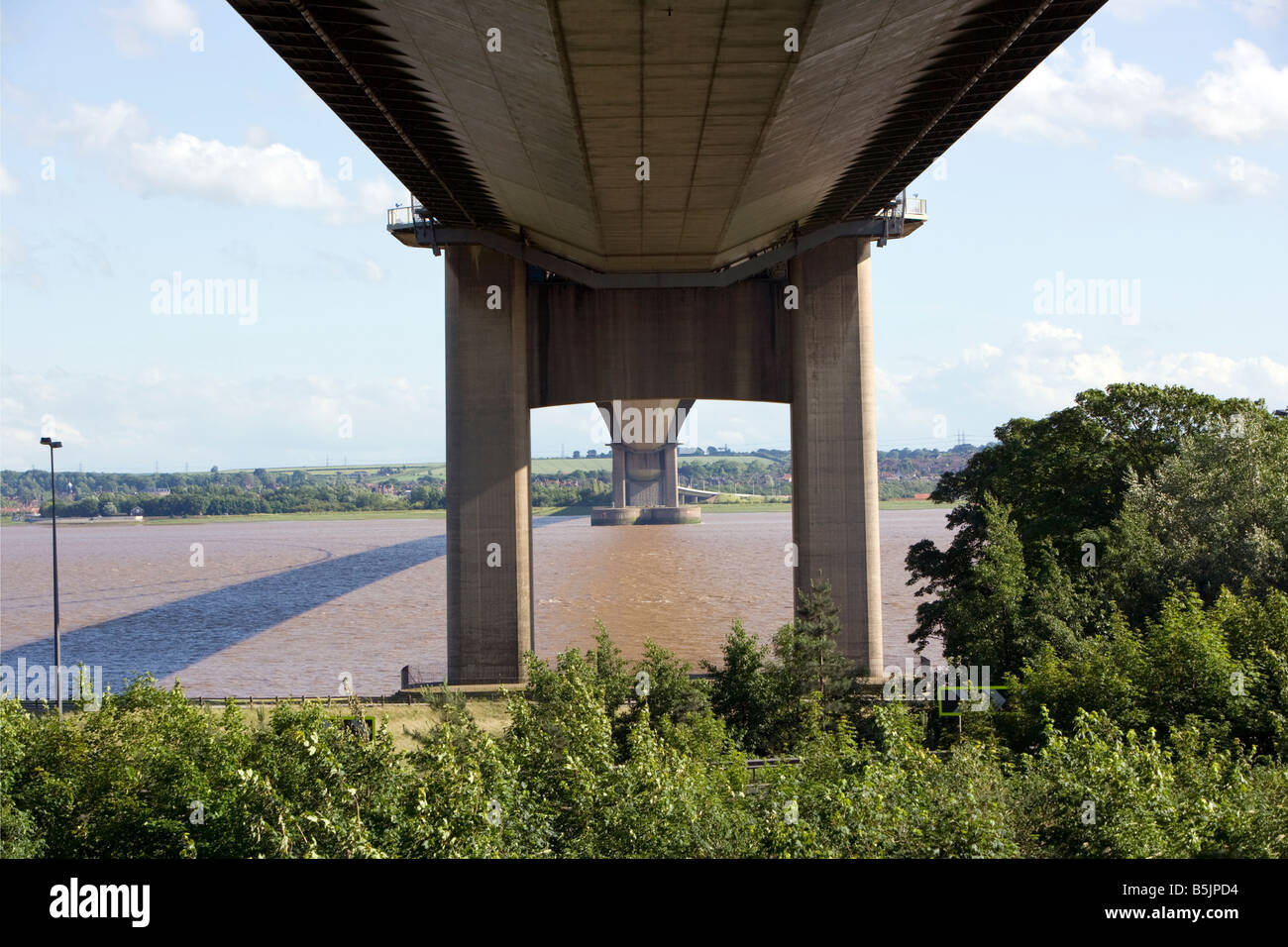 humber suspension bridge carrying the A15 trunk road connecting the ...