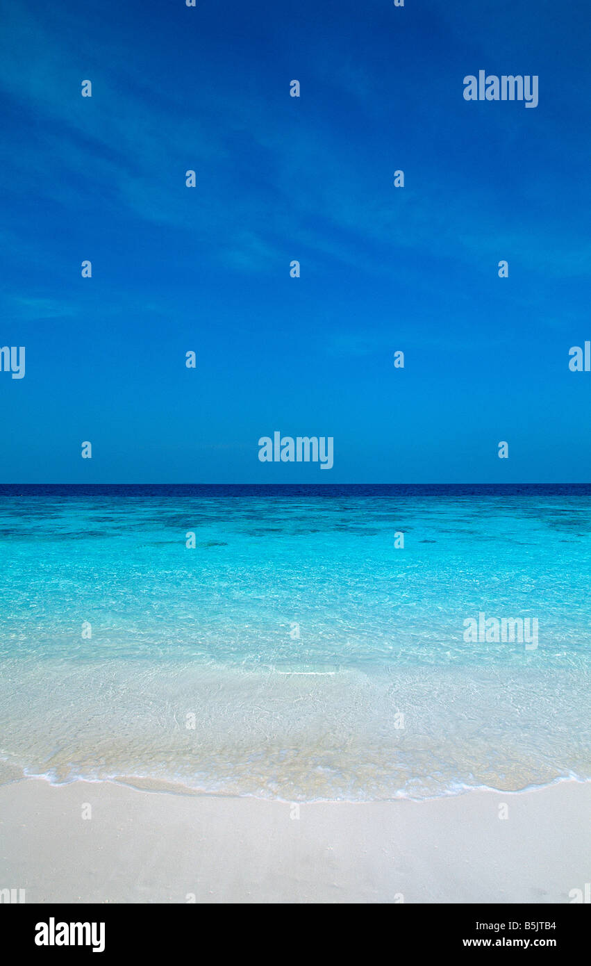 Maldive coral atolls hi-res stock photography and images - Alamy