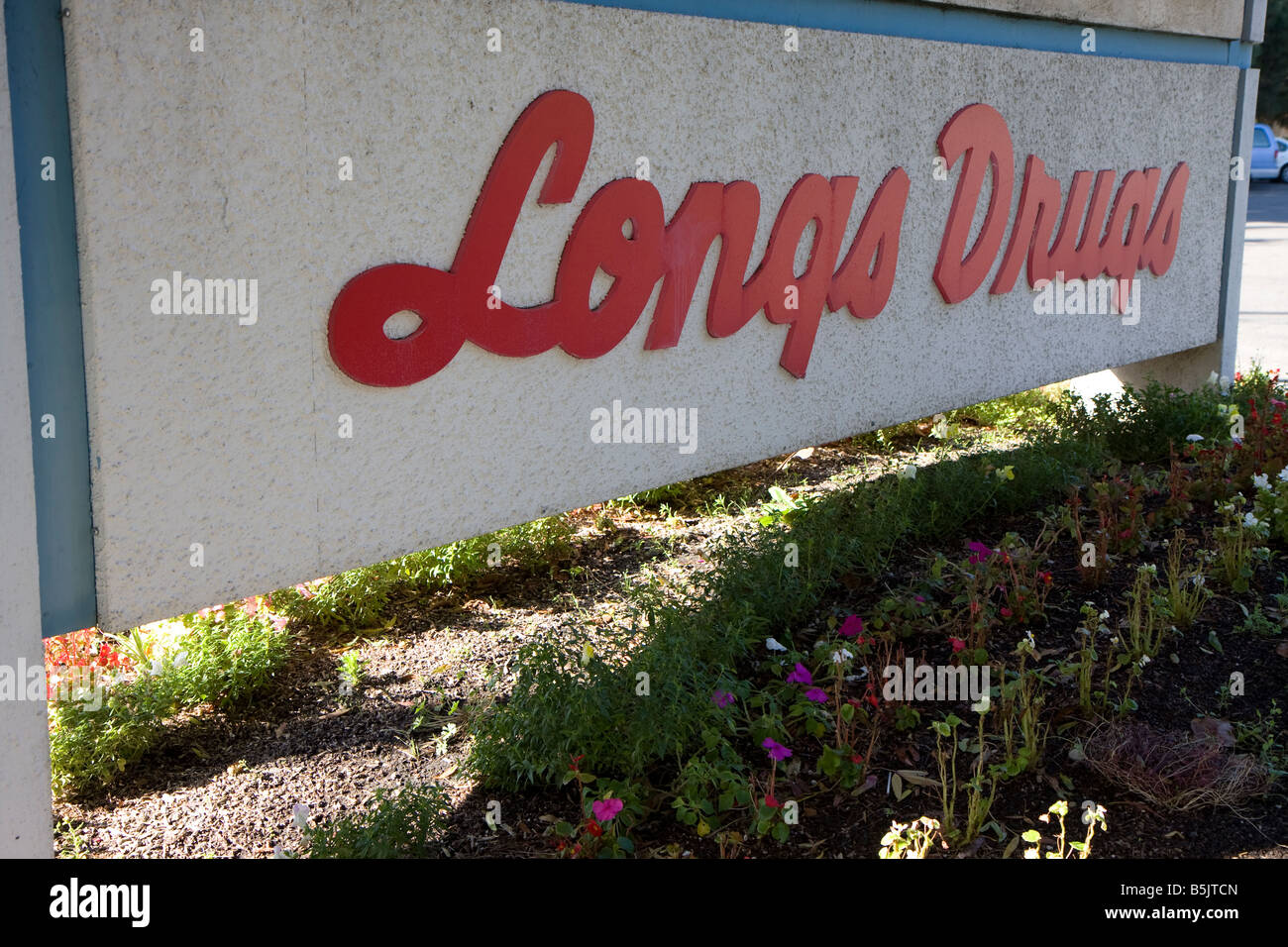 Sign depicting "Longs Drugs" (LDG) in front of a store in San Jose ...