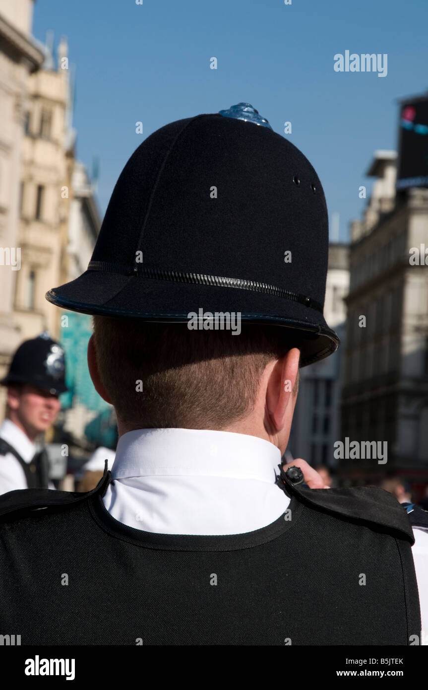 Met police officer back hi-res stock photography and images - Alamy