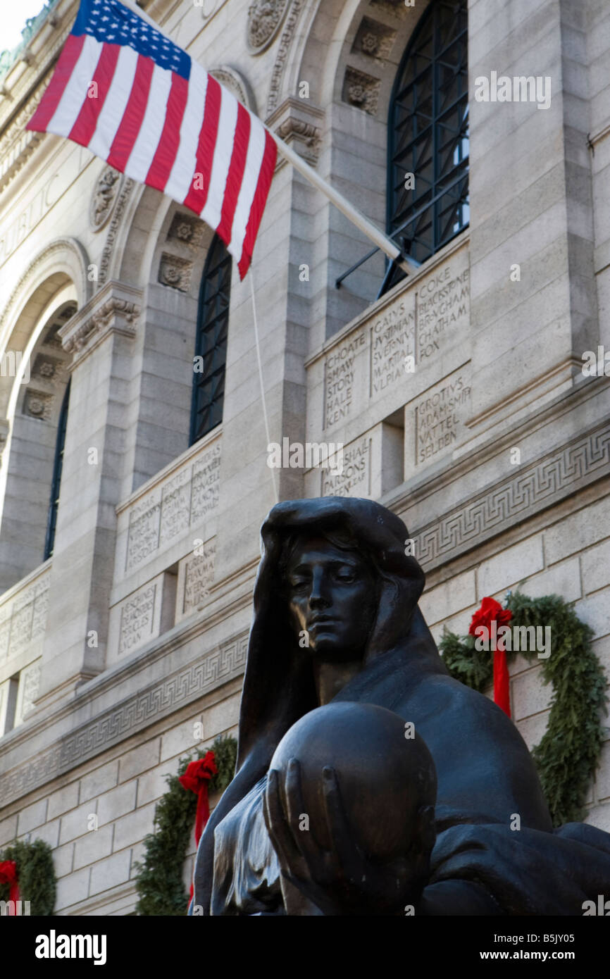 Boston science museum statue Stock Photo - Alamy