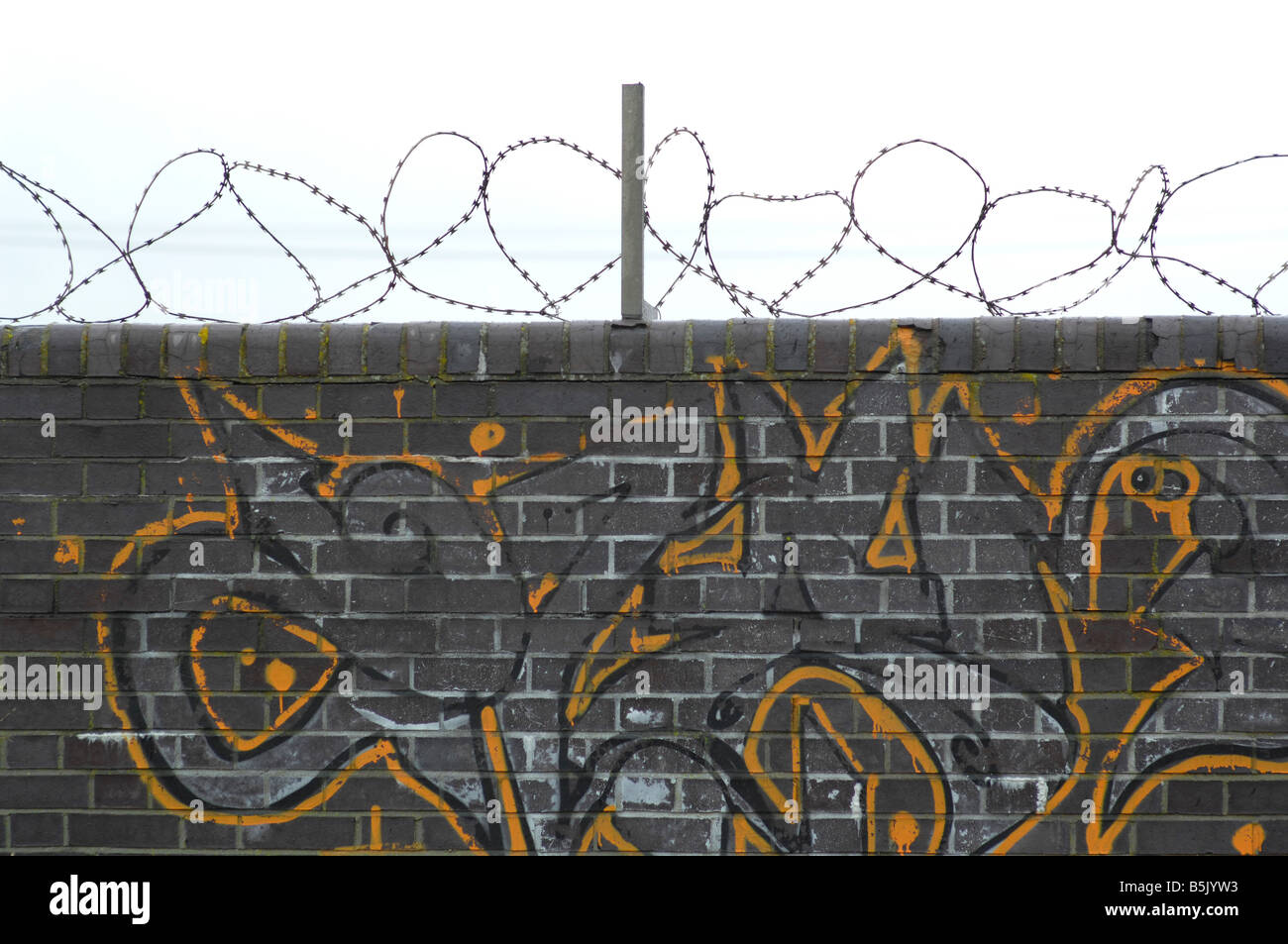 Brick wall barbed wire graffiti hi-res stock photography and images - Alamy