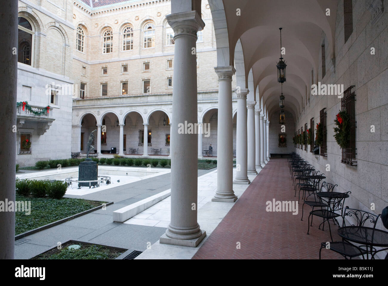 Courtyard of Science Museum and Library Boston Stock Photo - Alamy