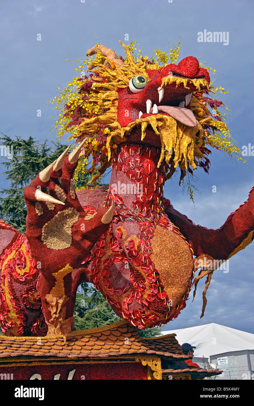 Dragon float hi-res stock photography and images - Alamy