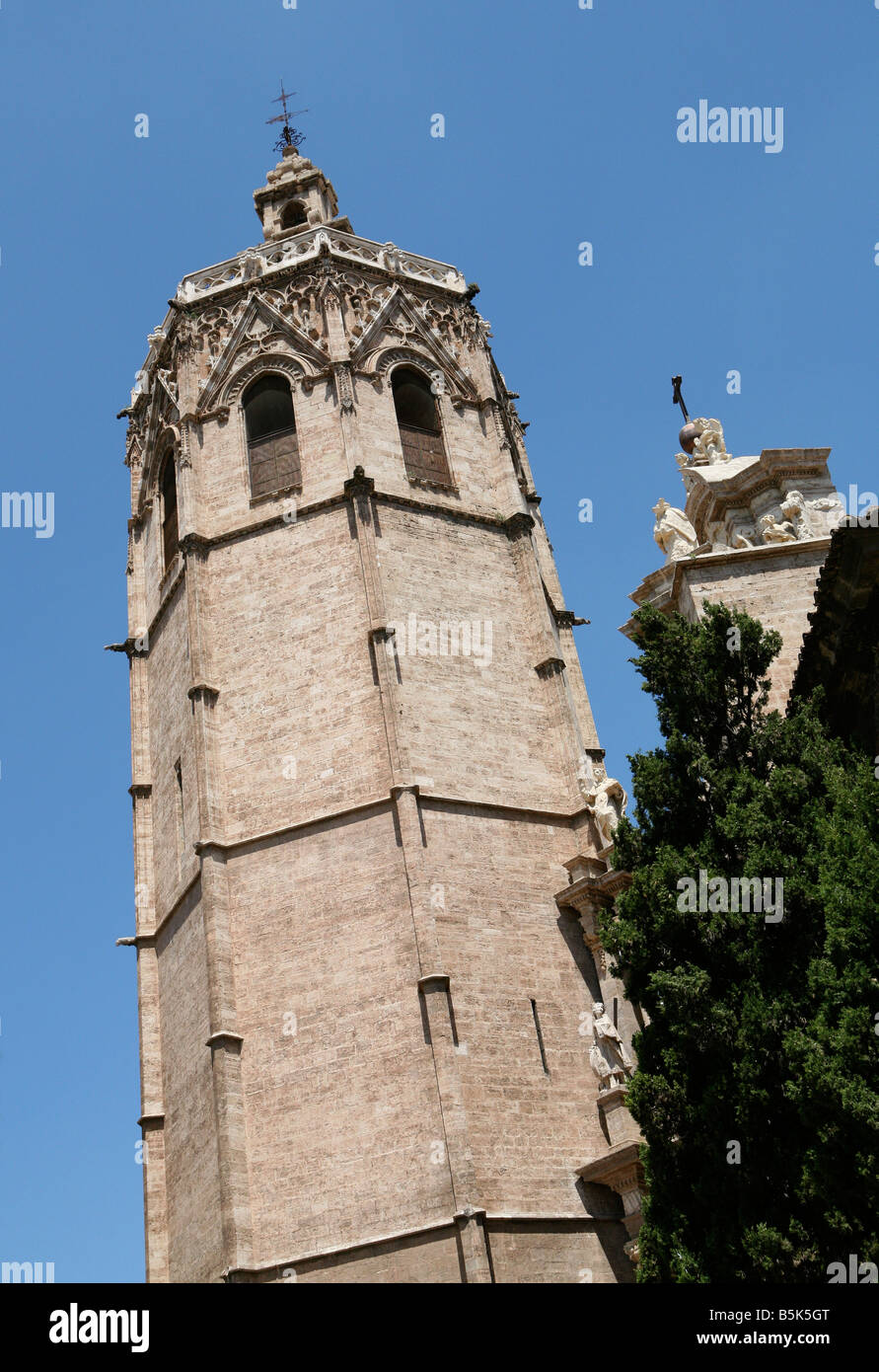 Bell tower of valencia cathedral hi-res stock photography and images ...