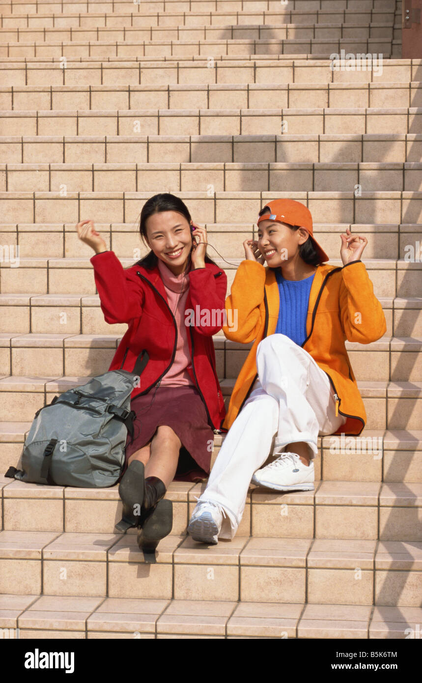 Two sisters sing hi-res stock photography and images - Alamy