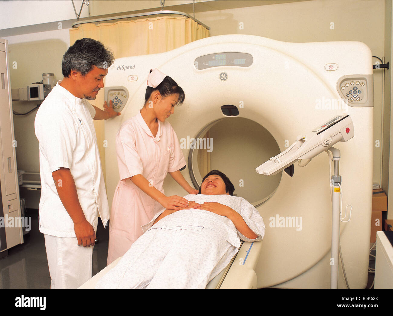 Elderly man mri scan hi-res stock photography and images - Alamy
