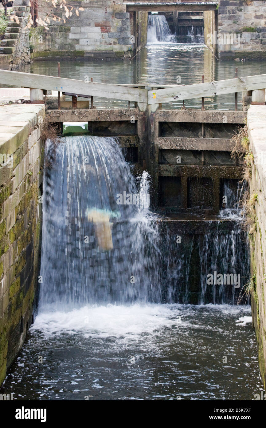 Bridge and weir over Georgetown Canal, Washington DC Stock Photo - Alamy