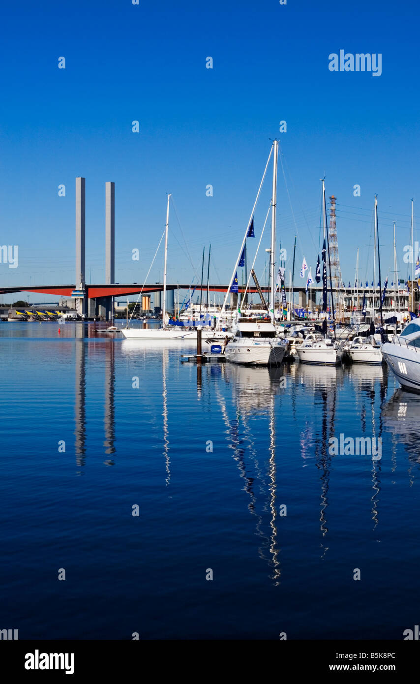 Melbourne Docklands / Melbourne`s scenic Victoria Harbour. Melbourne ...