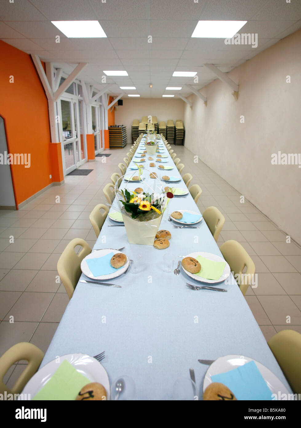 Long party table ready for guests to sit down Stock Photo - Alamy