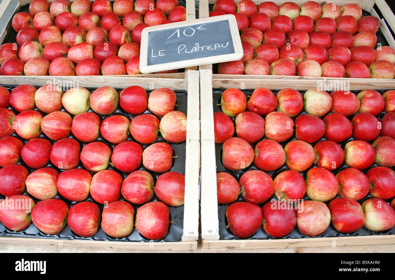 Red stall display hi-res stock photography and images - Alamy